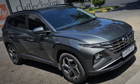 Sro'chna. Hyundai Tucson 2021 yil 2 -chi pozitsya bez lyuk.