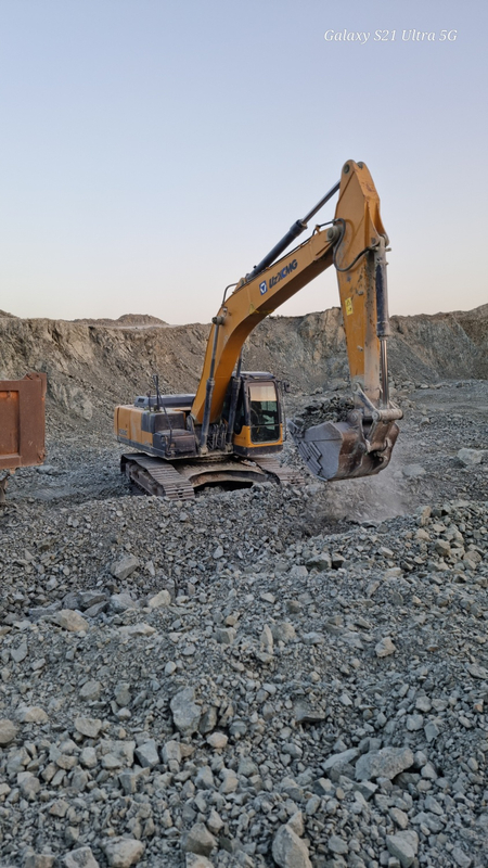 UZ XCMG XE 260 C ekskavator