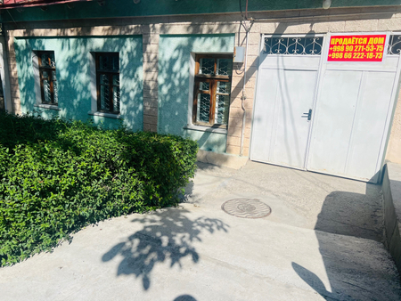 Продается дом у дороги