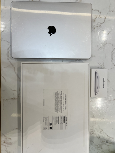 16-inch MacBook Pro with Apple M2 Max chip 32GB 1TB SSD