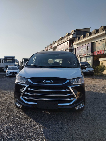 JAC M4 REFINE анча қулайликларга эга хамёнбоп нархларда.Шошилинг