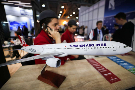 Модель самолета Airbus A321neo в ливрее авиакомпании Turkish Airlines