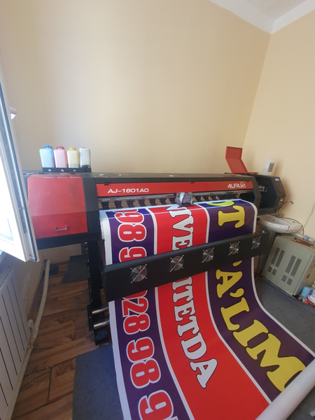 Banner apparat, kompyuteri va shiti bilan, Alphajet, golovka xp600