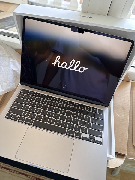 Macbook Air M3 space gray 8 256gb почти как новый
