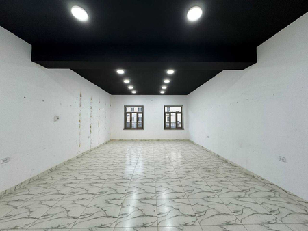 Noturar magazin sotiladi 92m2+50m2 podvaliga ega