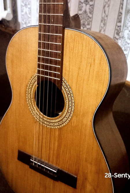 Gitara classic srochna sotiladi holata yaxshi