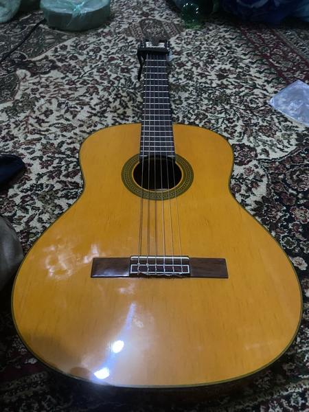 Gitara sotiladi