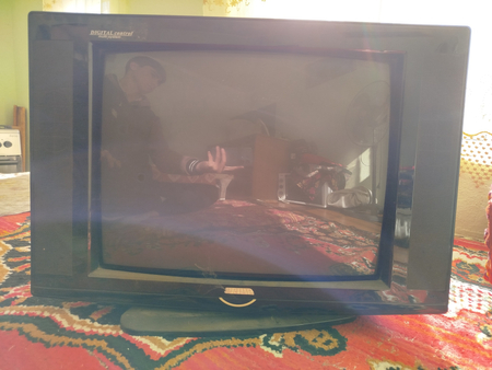 Televizor sotiladi