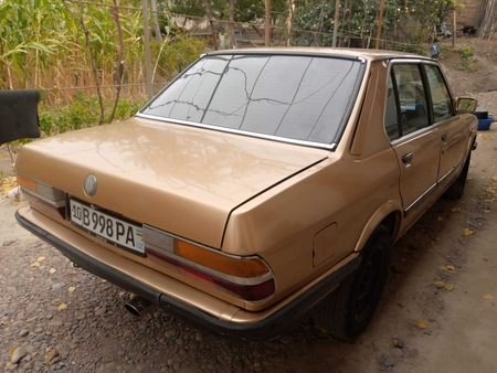 Bmw 520i sotiladi yoki almashamiz bmw 318 troyka yoki vaz 21099 ga