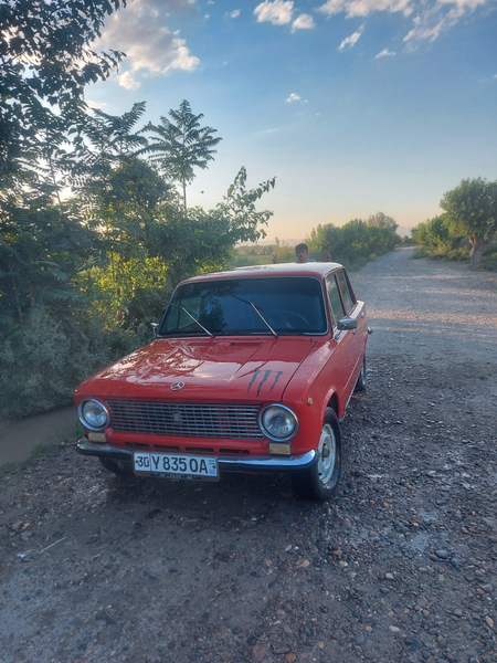 Vaz 21011 sotiladi