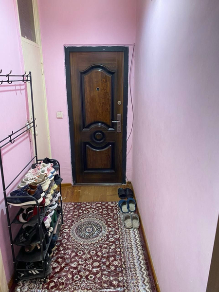 -Вблизи ХАМЗА 2в3/4/4 Чиланзар-3 ТОРГОВЫЙ ЦЕНТР, Продаётся Квартира
