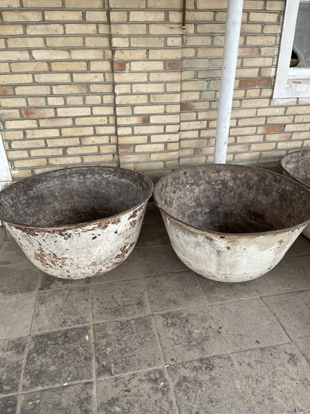 Temir qozon sotiladi 330 litr.