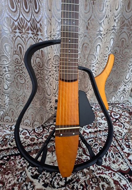 Gitara yamaha silent guitar