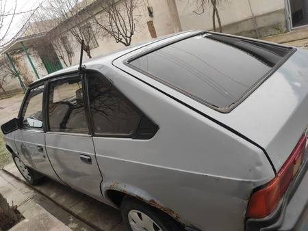Moskvich 2141 sotaman