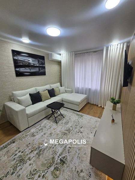 *Чиланзар 5 Продажа 2 комнатная балкон 1.5/6. До метро Новза 5 мин