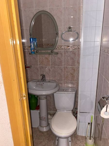 Продам 3 комнатную,Метро Ойбек, точка вкуса,Центр