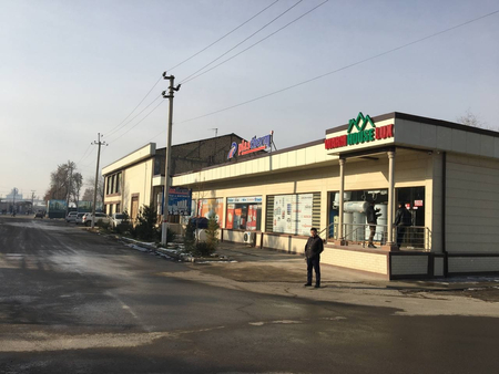 Продается здание в центре г. Янгиюля