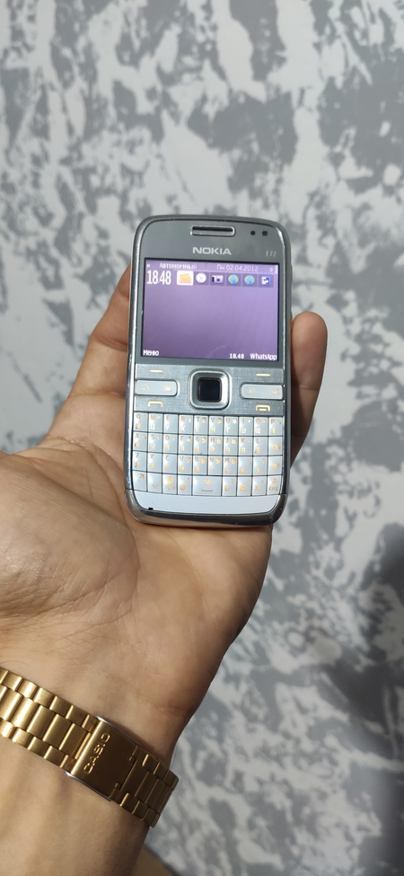 Nokia 6700 classic Nokia E72