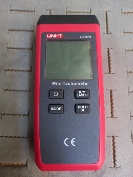 Бесконтактный тахометр UNI-T UT373
Цифровой тахометр является качестве