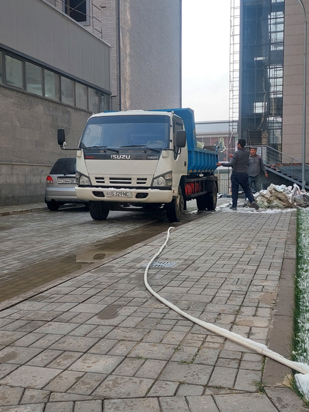 Вывоз мусора Isuzu самосвал услуги