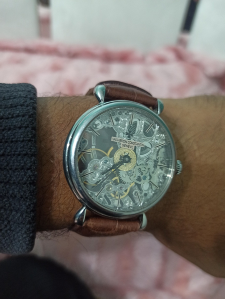 Vacheron Constantin Geneve 
Rimishoklari jigarang ariginal soat
Karobk