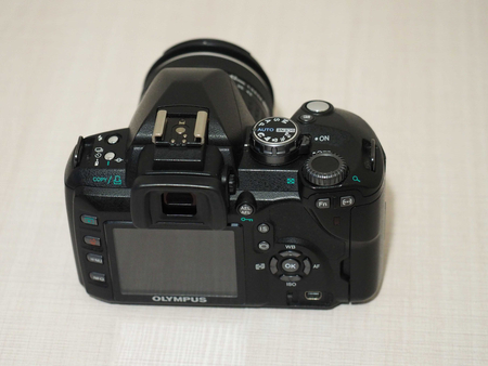 Olympus E-510 (зеркалка) с объективом Zuiko Digital 14-42mm f/3.5-5.6.