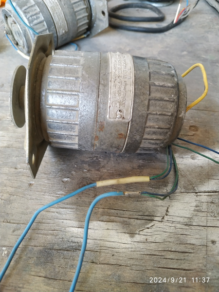 220 v матор сотилади
