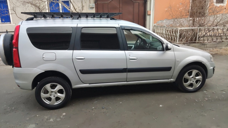Lada largus avtomobil