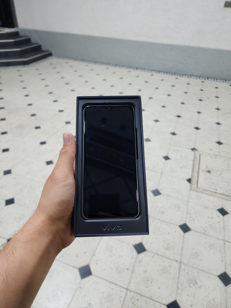 Vivo V25e.  Holati yangi. Хotira 8+8/128. Farg'ona