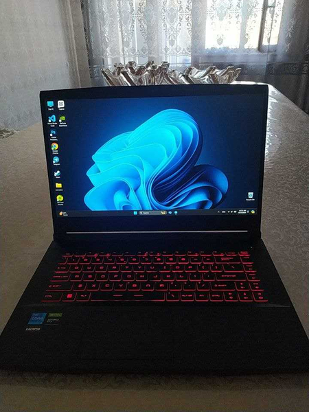 Noutbuk MSI 2024 srochno sotiladi