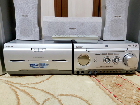 Музыкальный центр Sony. 4400w. В отличном состоянии.