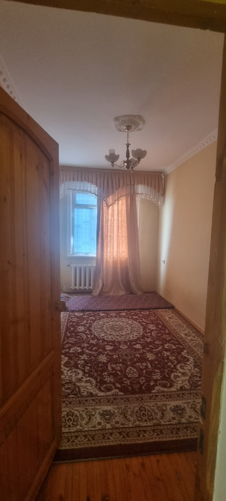 Chilonzor Farhod bozori roʻparasidan 3 xonali 63kv uy sotiladi