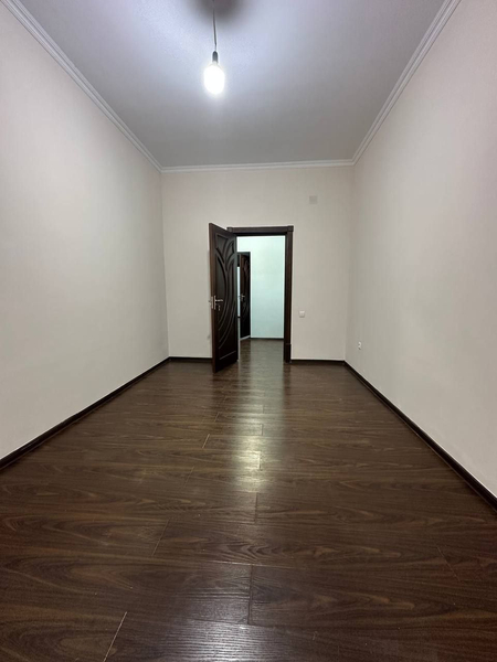 Srochna kvartira sotiladi 2 xonali