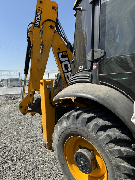 Трактор экскаватор jcb 2018 йил 9600 мото соат ишлаган холати зур