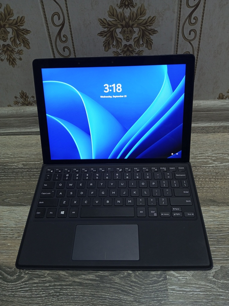Dell noutbook hamda planshet  i5-8350U 8/256 gb