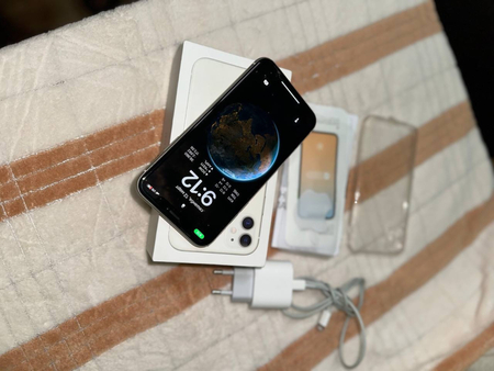 Iphone 11.  128 talik batareyka 80%