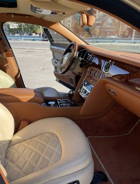Rolls Royce vs Bentley Mulsanne Long Version