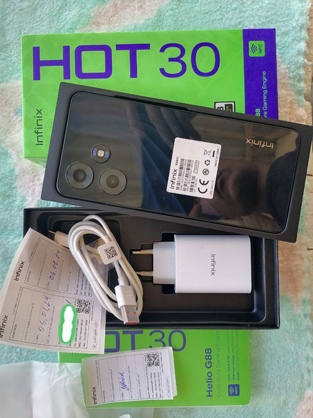 Infiniks hot 30 8+8/128talik yangi