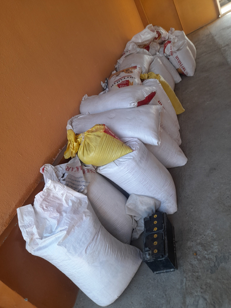 Mosh sotiladi 1kg  12000 sum  optiga qolgani tel gaplashamiz