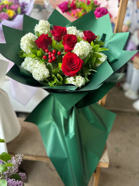 Atiegul pion lola siren buket gullar