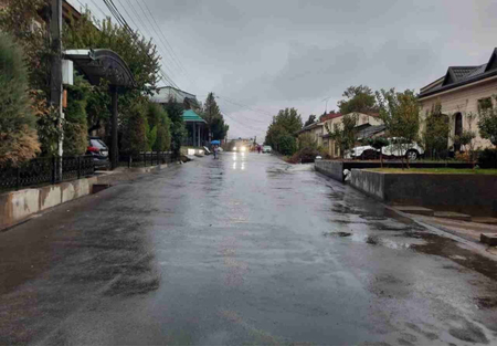 Продается участок 4 соток(подснос)в Центре города,Бадамзар Улица Швили
