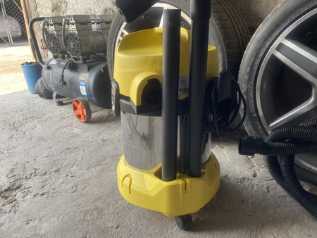 * Karcher WD 3.300M мощный строительный пылесос с металлическим баком