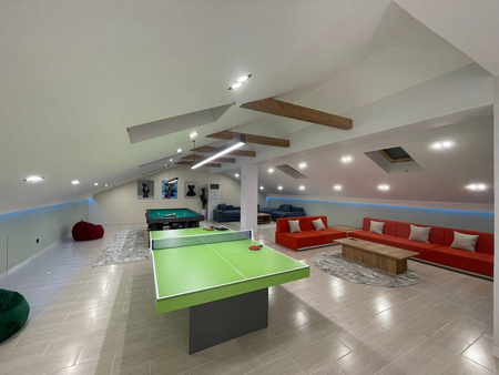Новая Хай-тек дача Diamond Villa не далеко от бочке
