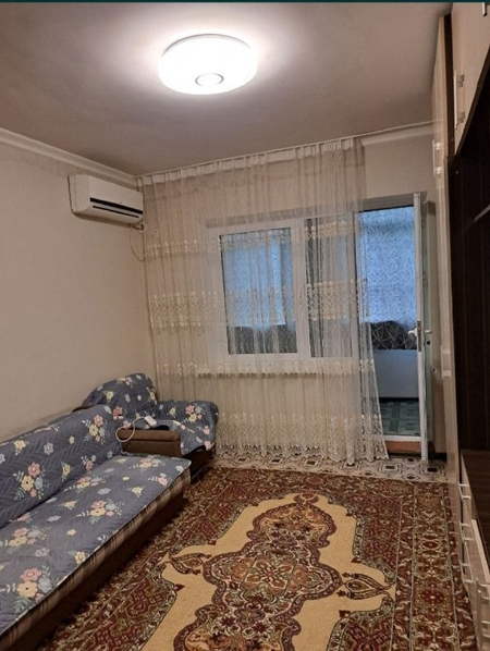 Аренда Юнусабад 15кв 1/3/4 галерейного типа