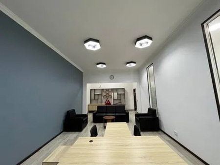 Дархан Хамида Олимжана 2й этаж 17м² 20м² 50м² без мебели