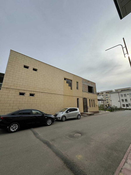 2.5 sotuxga qurilgan karobka holatdagi uchastka