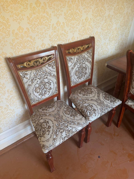 Stol stul komplekt ideal xolatda srochna