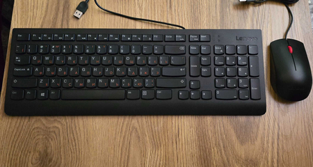 Продается монитор Lenovo G25-10 в отличном состоянии как новый