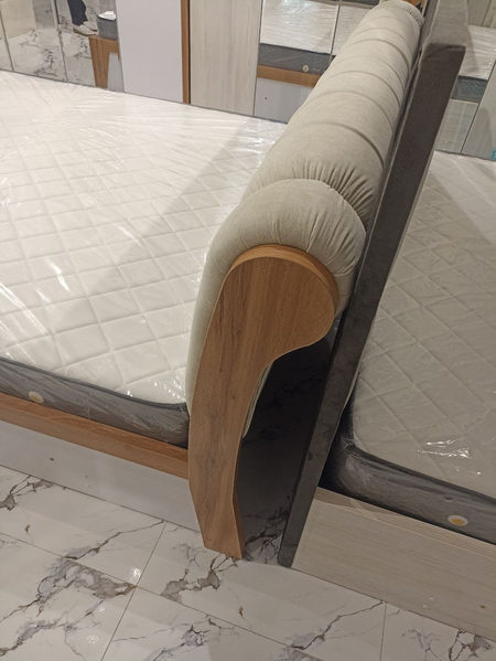 Продаю двух спальную кровать 200*220