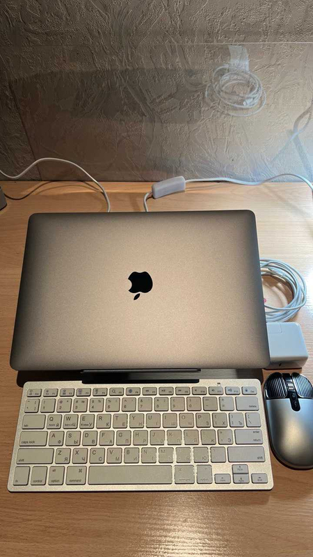 MacBook Air 13.3 COREi5 2020 8/512